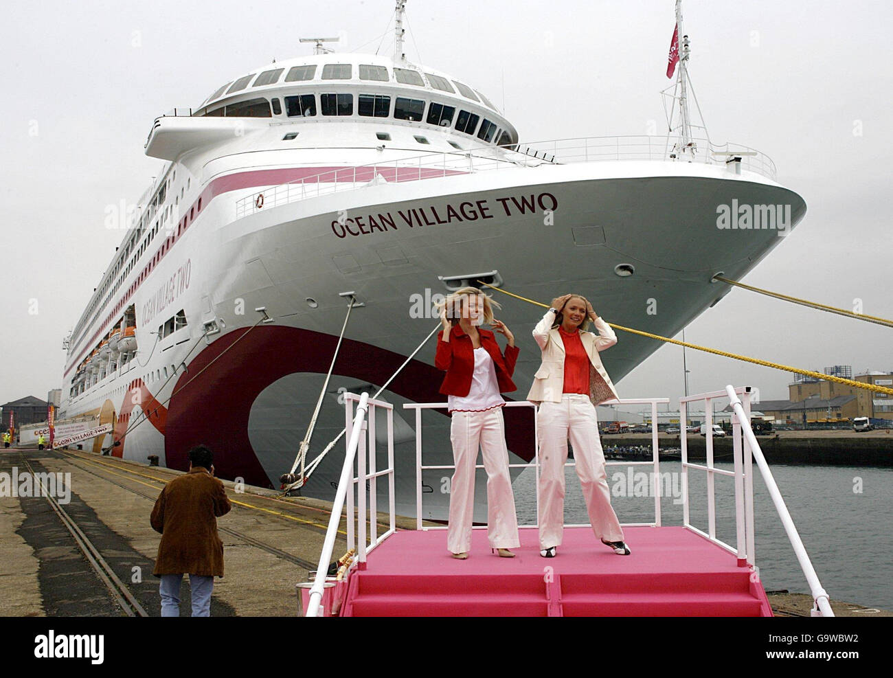 Kidd sisters launch cruise ship Stock Photo - Alamy