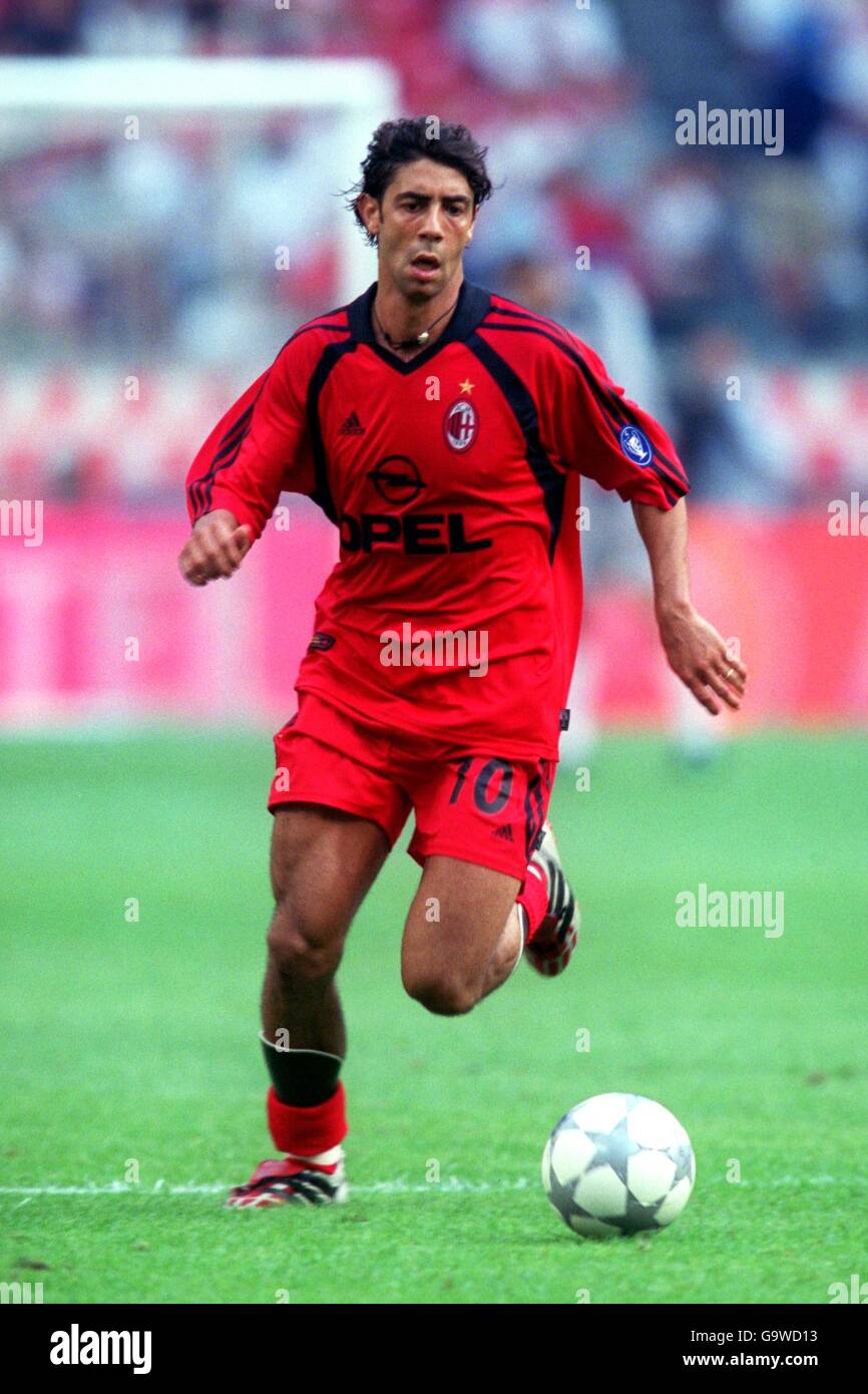 Soccer - Amsterdam Tournament - Valencia v AC Milan. Manuel Rui Costa ...