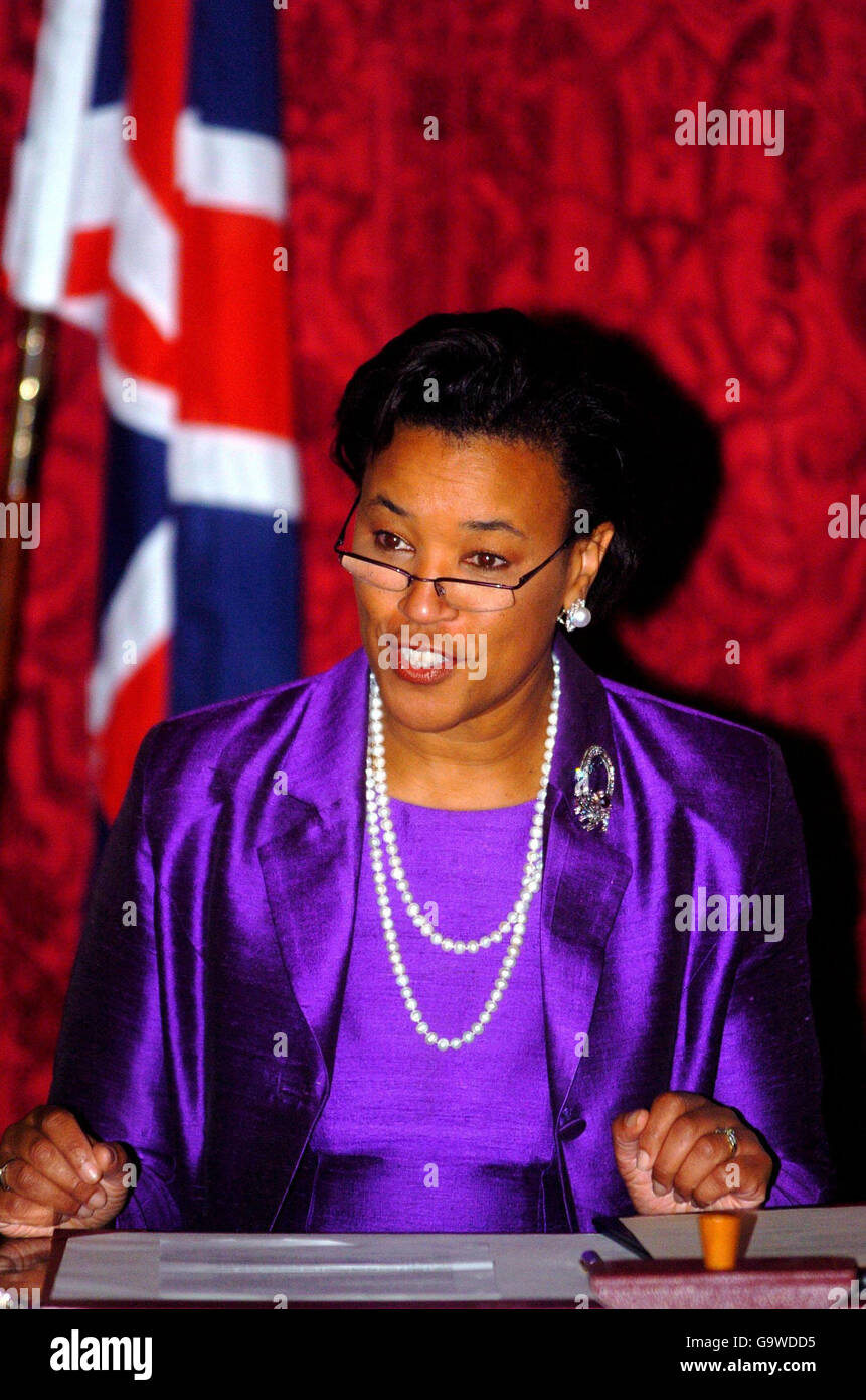 Makes treaty hi-res stock photography and images - Alamy