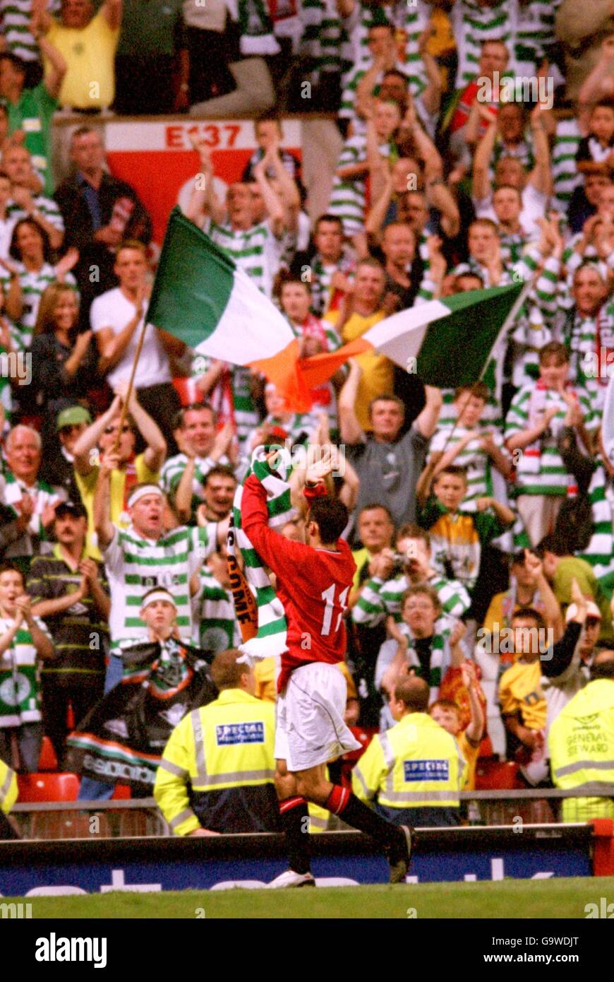 Applause football man utd hi-res stock photography and images - Alamy