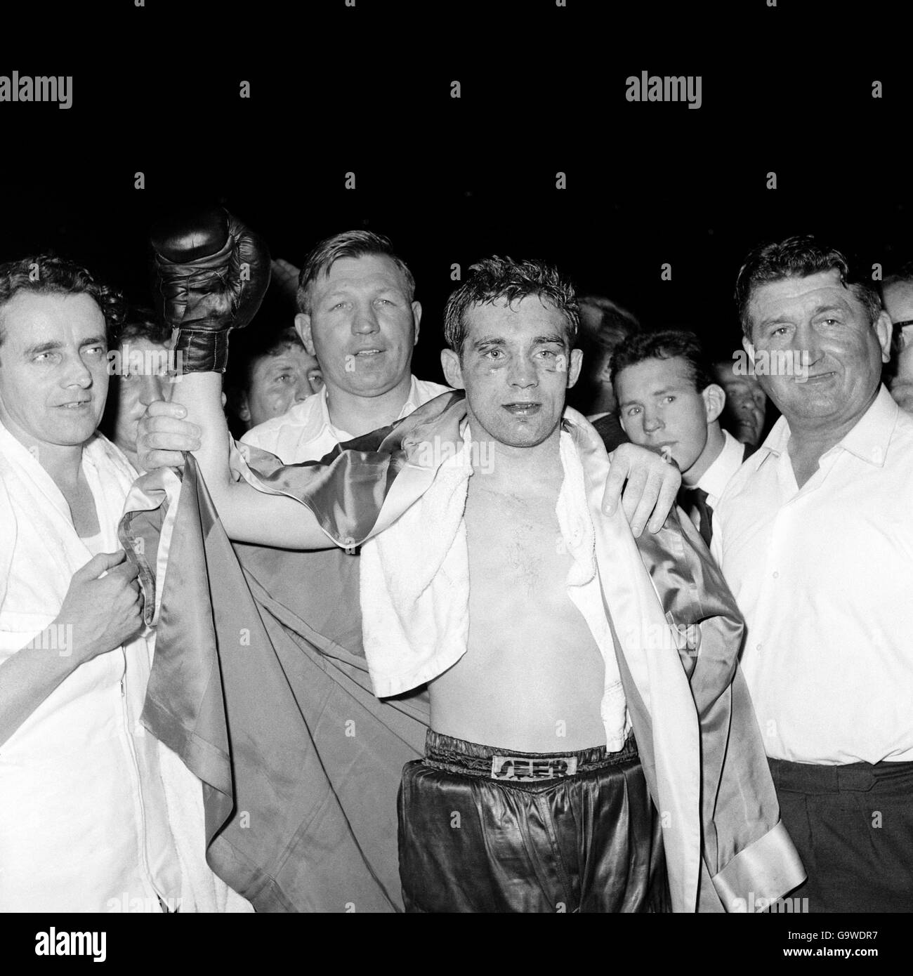 Boxing - WBC & WBA World Featherweight Title Bout - Vicente Saldivar v ...