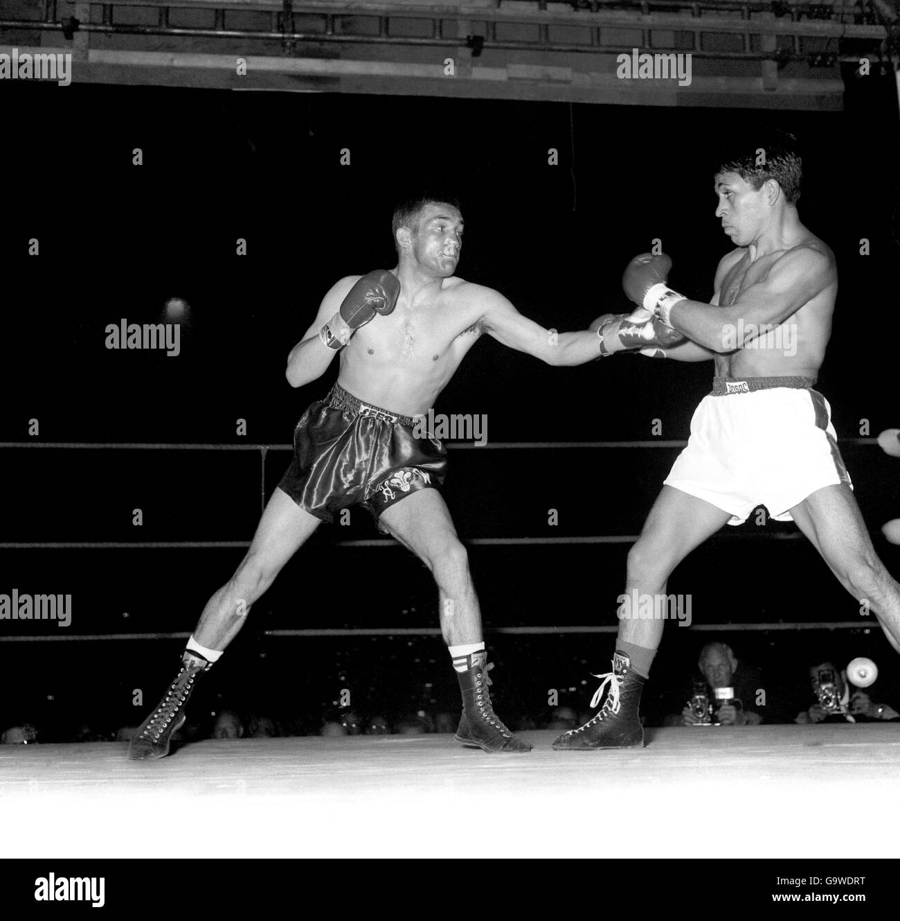 Boxing - WBC & WBA World Featherweight Title Bout - Vicente Saldivar v ...