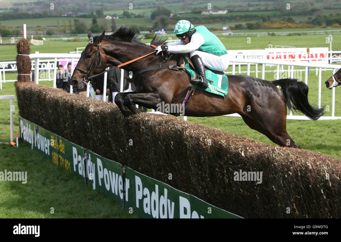 Graham lee jockey hi-res stock photography and images - Alamy