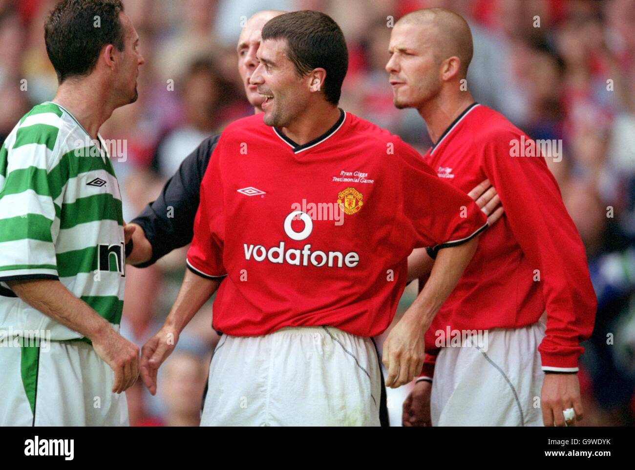 Manchester United's Roy Keane (c) acts as peacemaker as teammate David ...