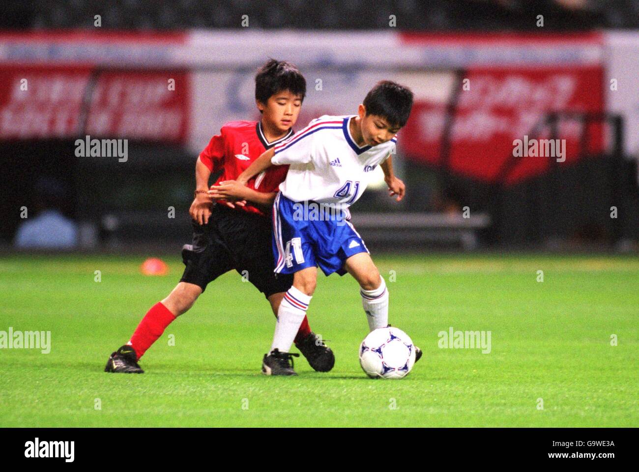 Soccer - Kirin Cup 2001 - Japan v Paraguay Stock Photo - Alamy