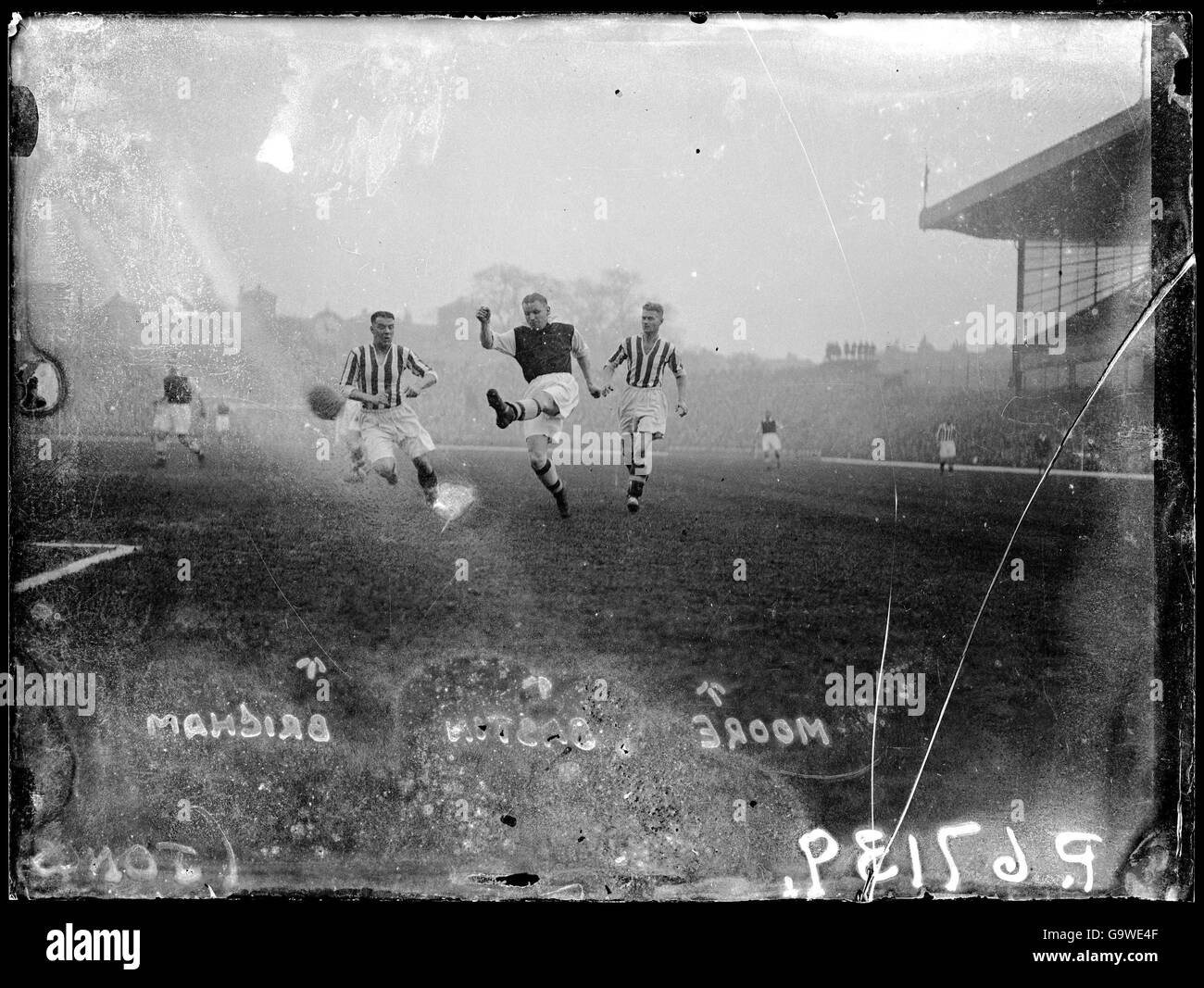 Arsenal's Cliff Bastin (c) shoots for goal before Stoke City's Harold ...