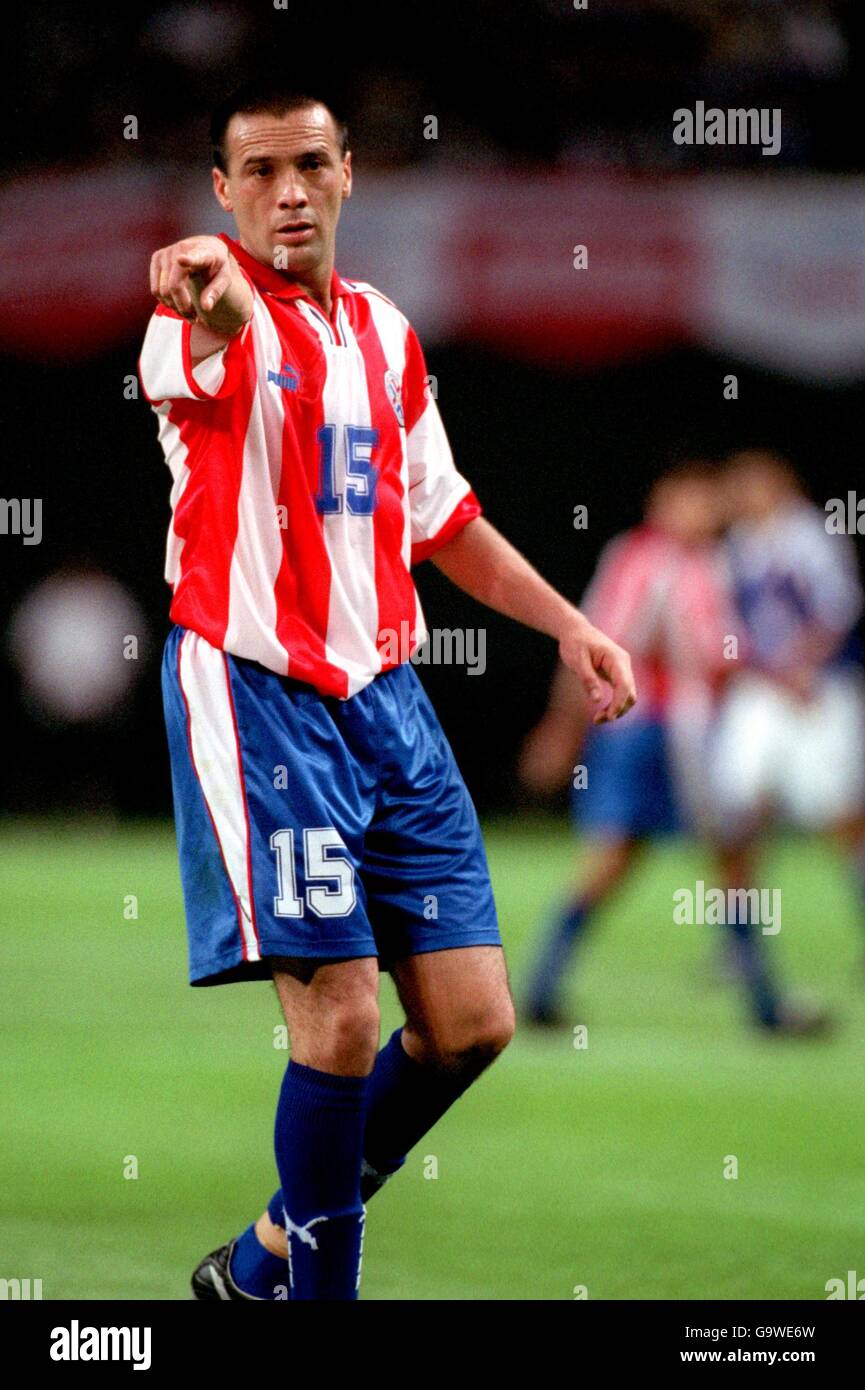 Soccer - Kirin Cup 2001 - Japan v Paraguay Stock Photo - Alamy