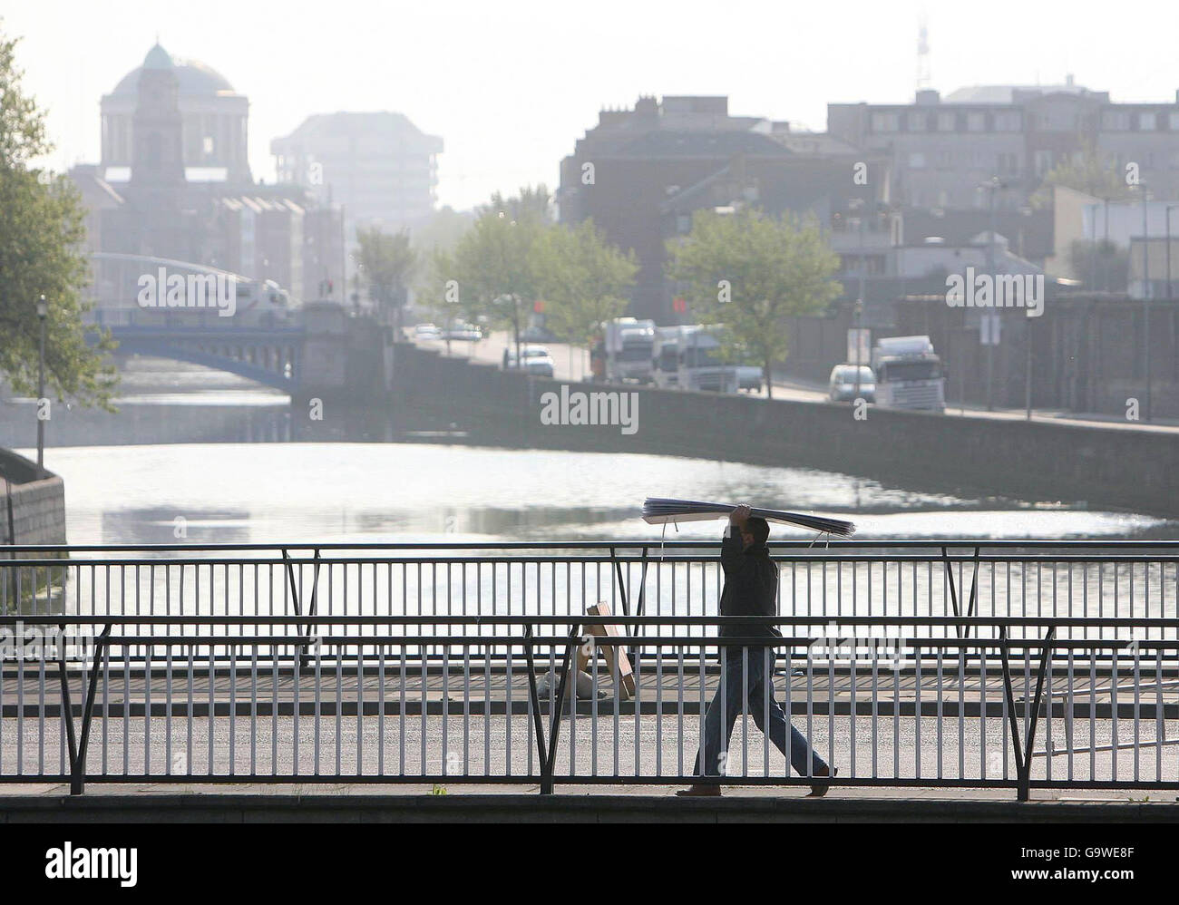 Bertie ahern calls a general election hi-res stock photography and ...
