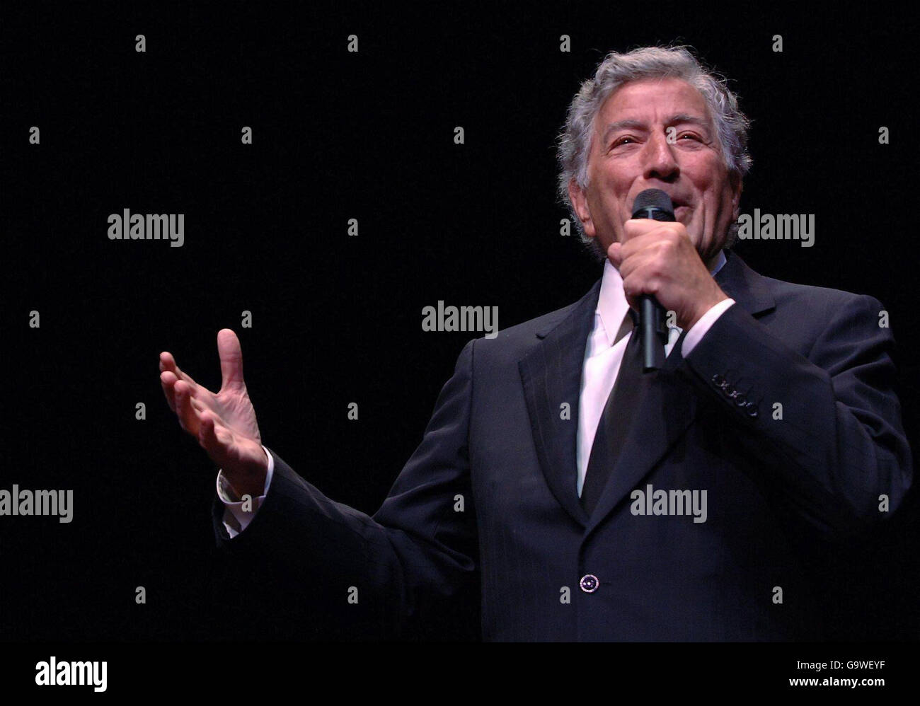 Tony bennett in concert royal albert hall hi-res stock photography and ...