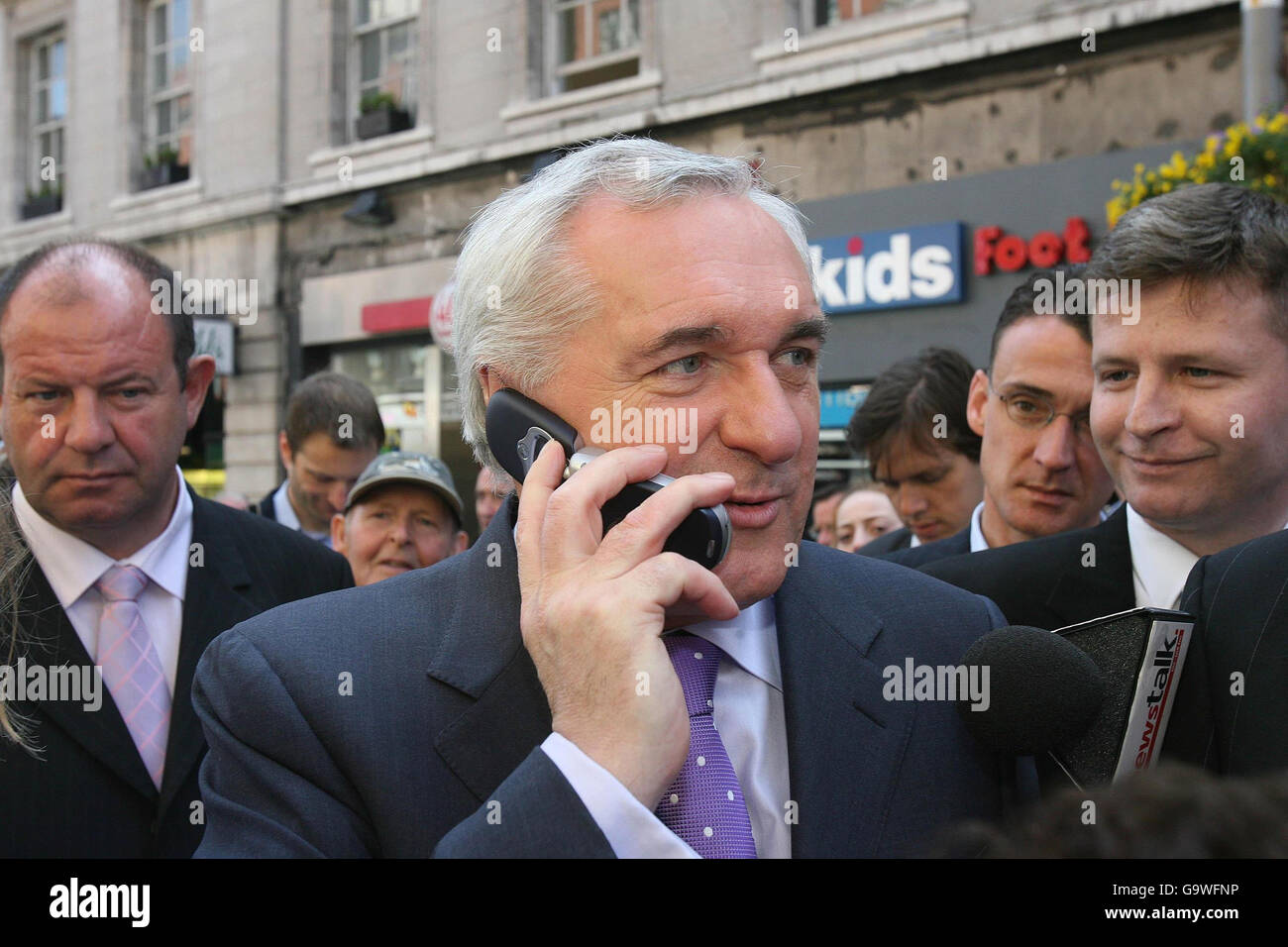 Ahern on home ground in campaign trail Stock Photo - Alamy
