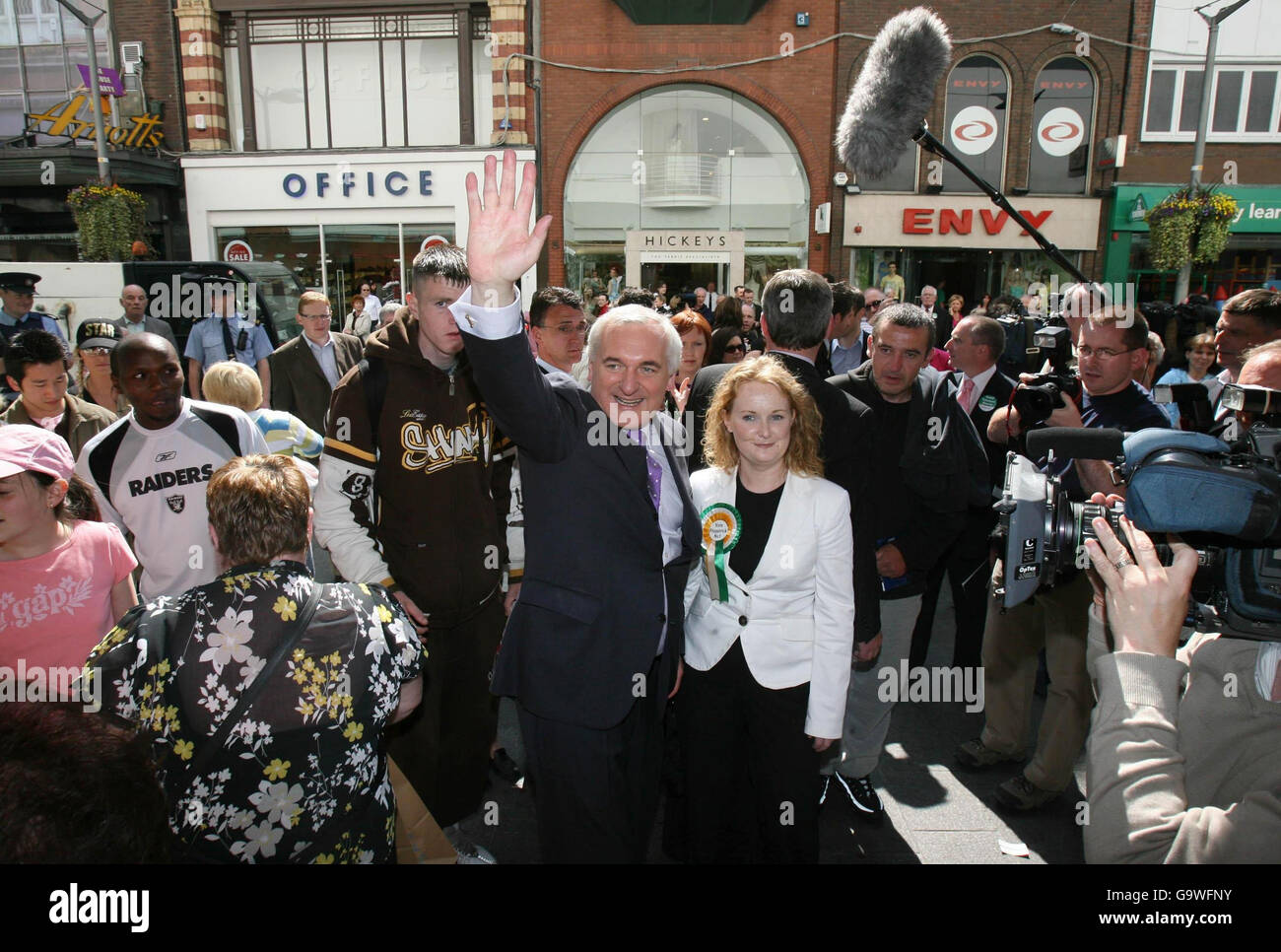 Ahern on home ground in campaign trail Stock Photo - Alamy