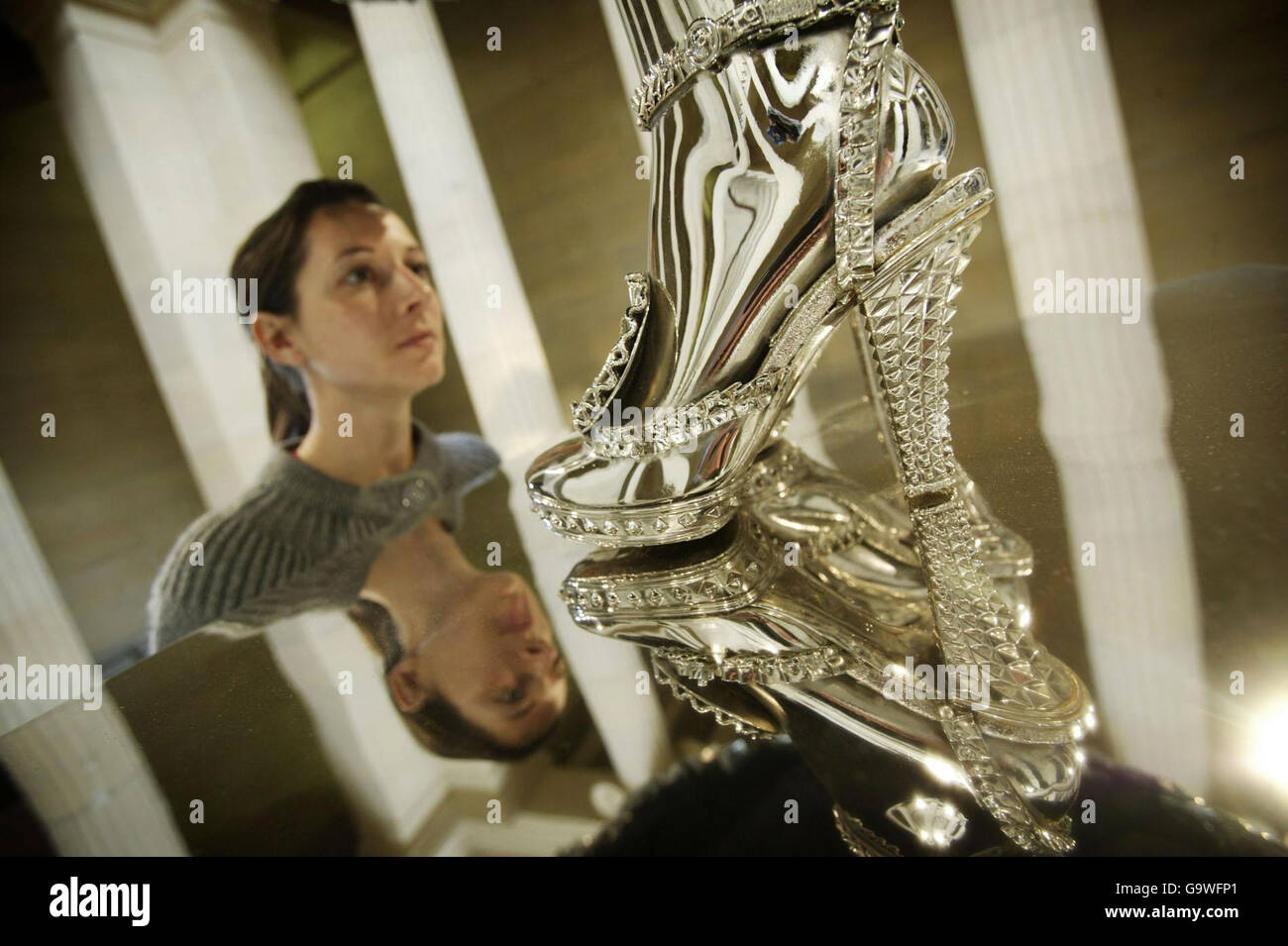 Visitor emily enright belsay hall hi-res stock photography and images ...