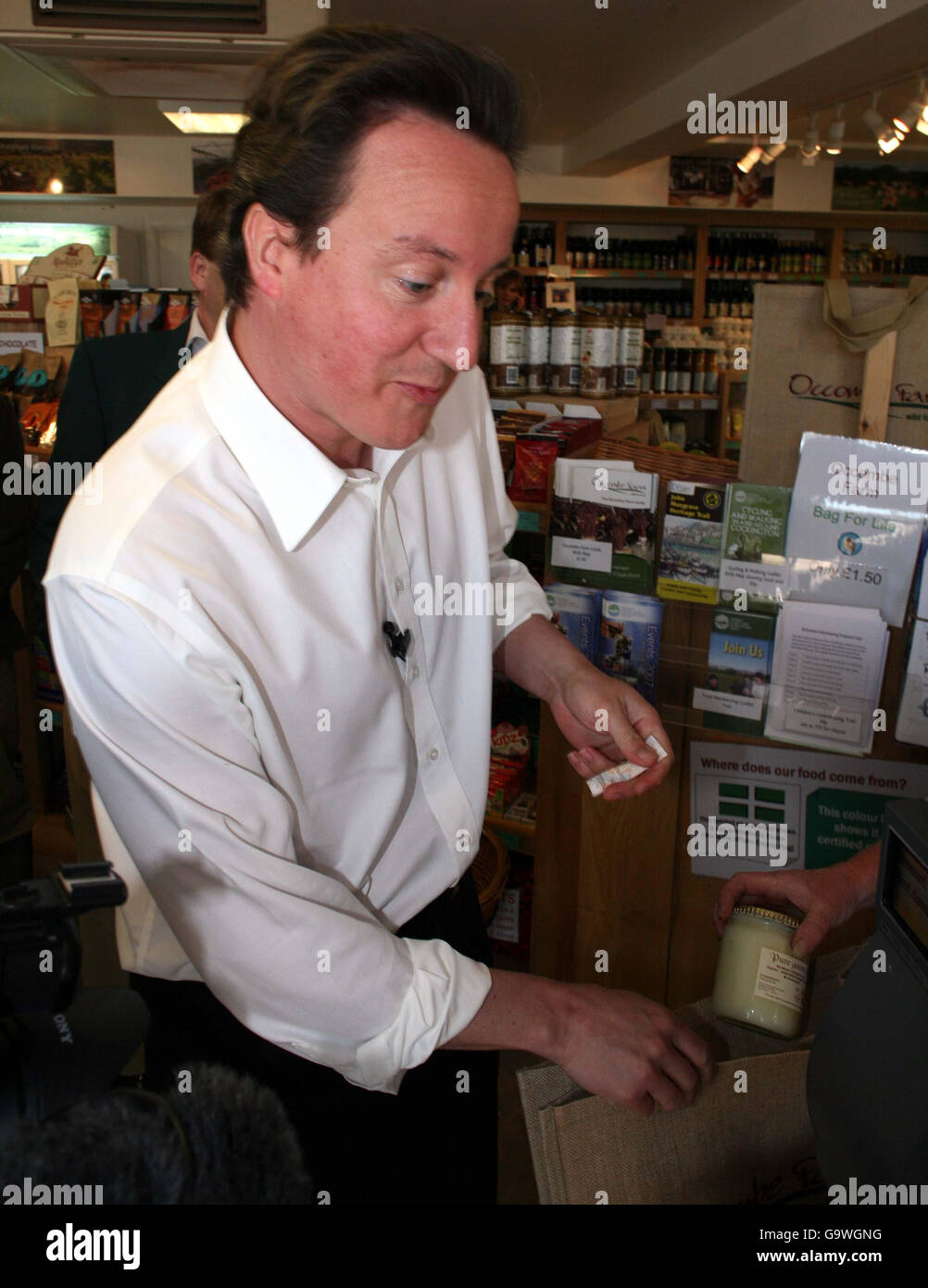 David Cameron visits a farm Stock Photo - Alamy