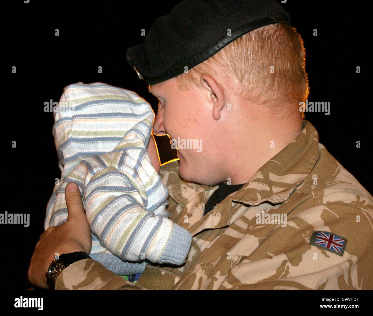 Soldiers return home Stock Photo - Alamy