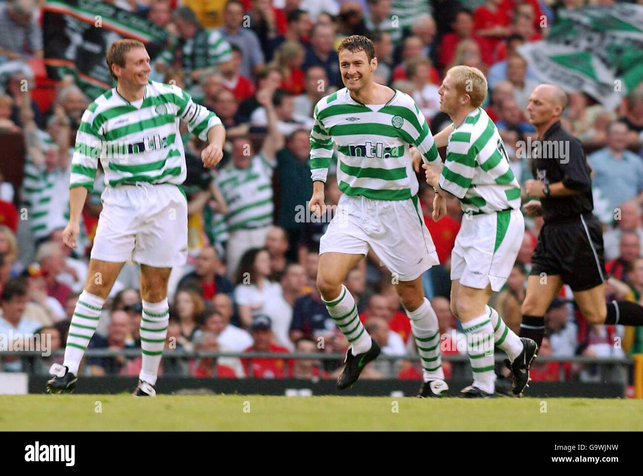 Celtic's Tom Boyd and Neil Lennon congratulate Chris Sutton on scoring ...