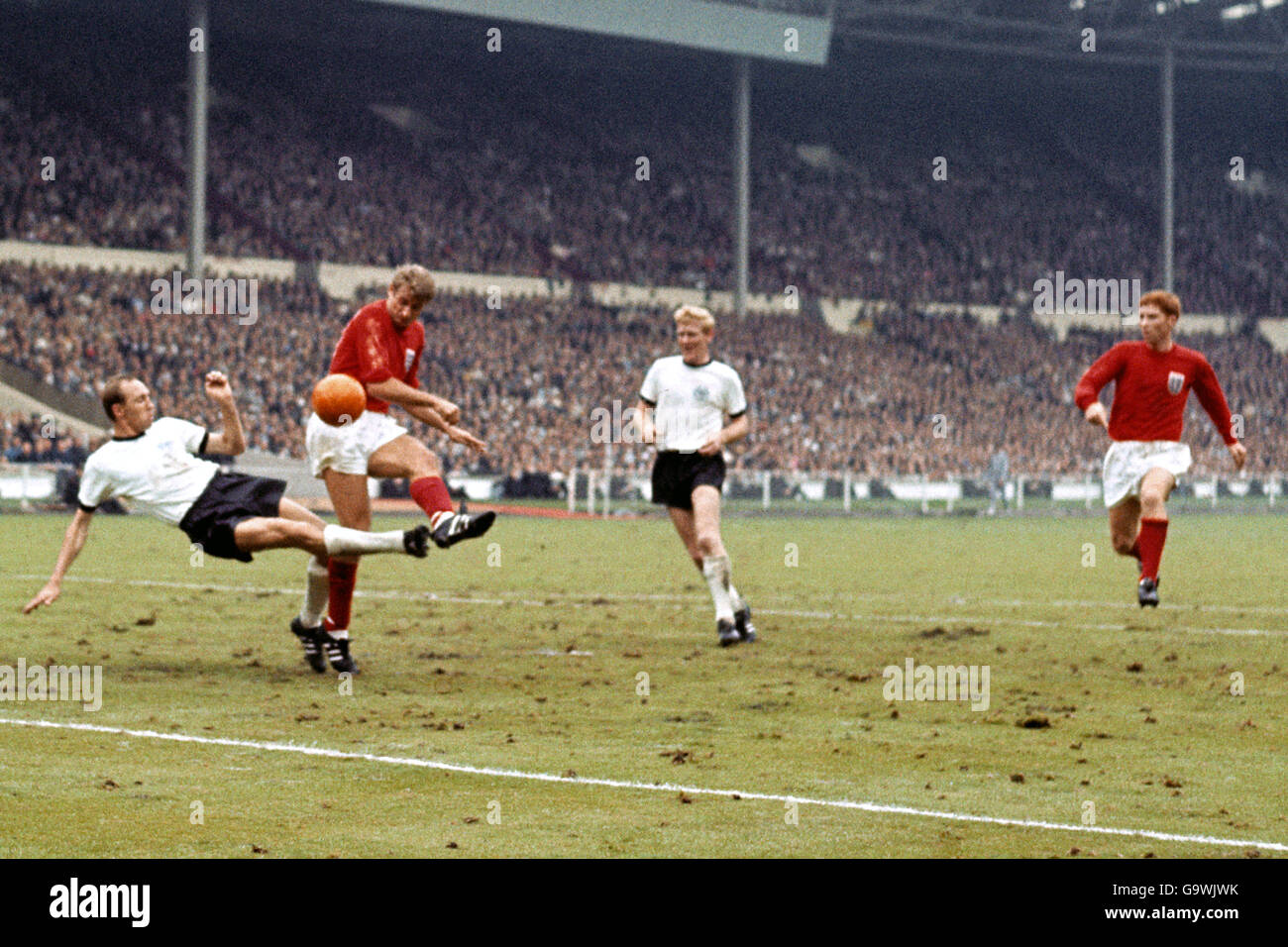 Roger hunt 1966 world cup germany hi-res stock photography and images ...