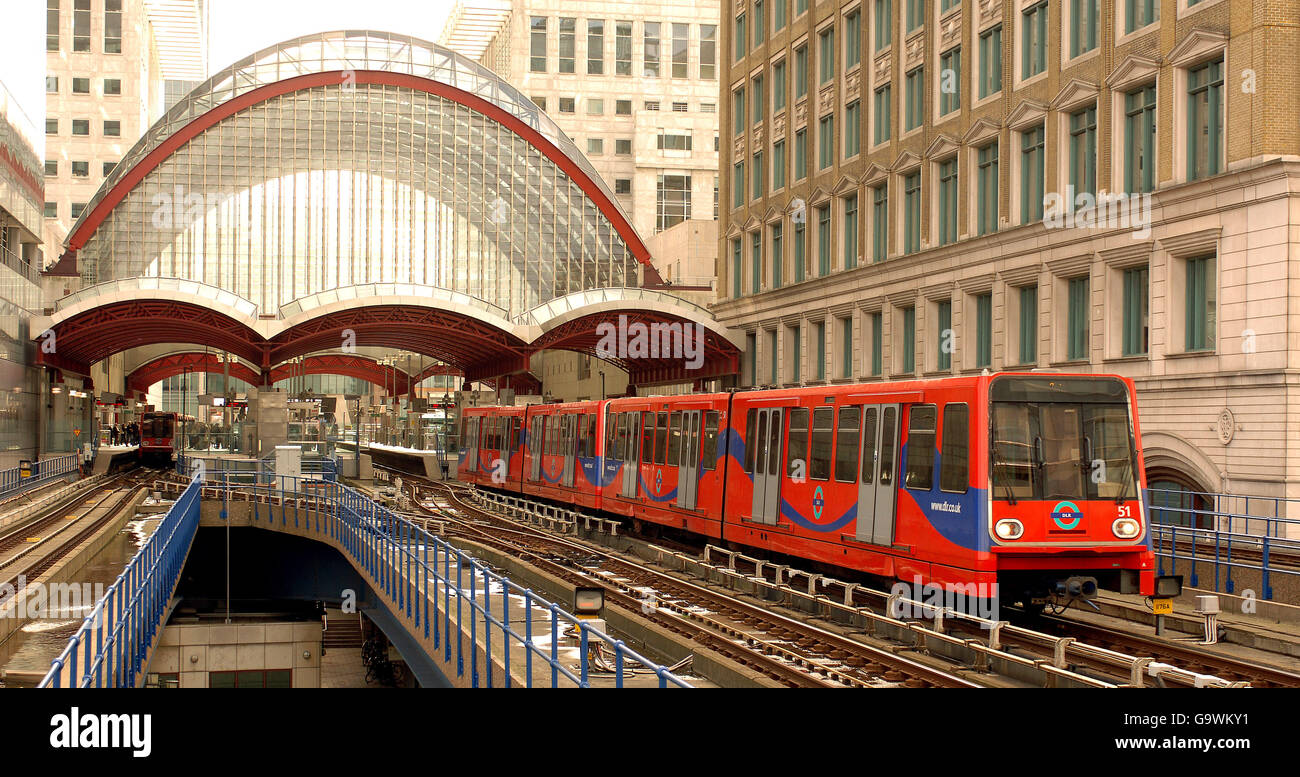 Dlr transport stock hi-res stock photography and images - Alamy