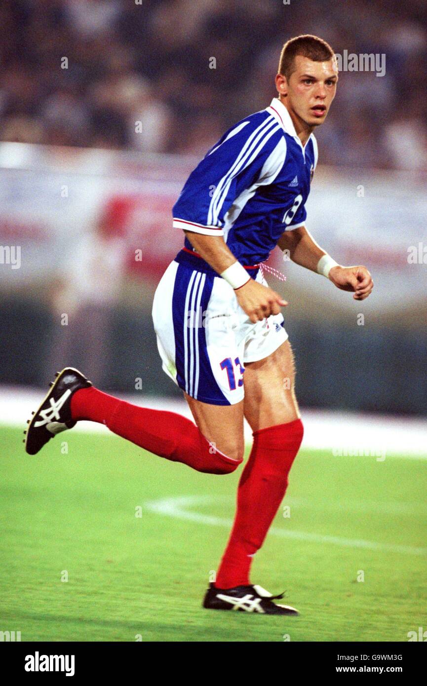 Soccer - Kirin Cup 2001 - Paraguay v Yugoslavia. Dusan Petkovic, Yugoslavia Stock Photo - Alamy