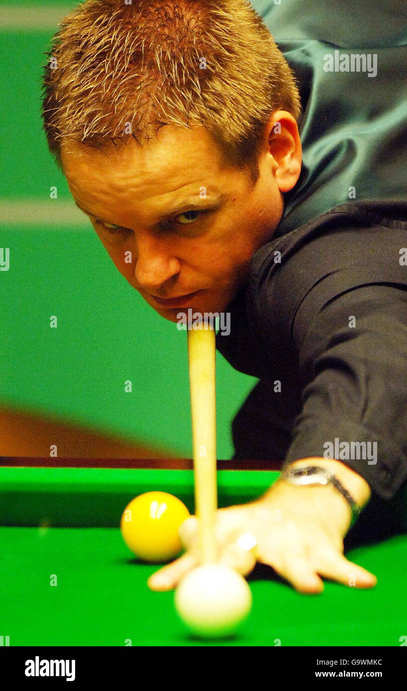 Joe Swail in action against Stephen Maguire during the second round ...