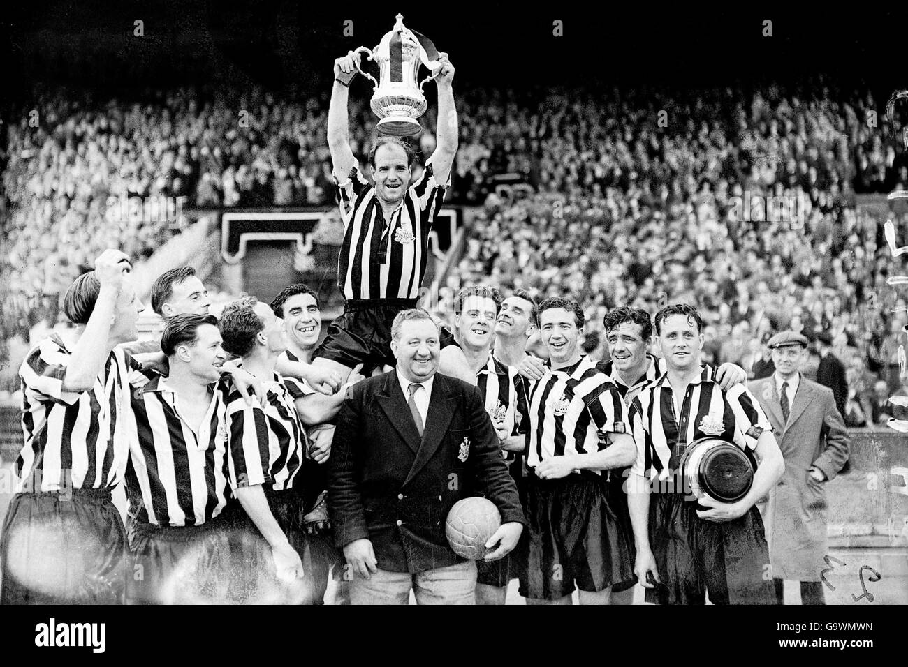 Football fa cup 1955 hi-res stock photography and images - Alamy