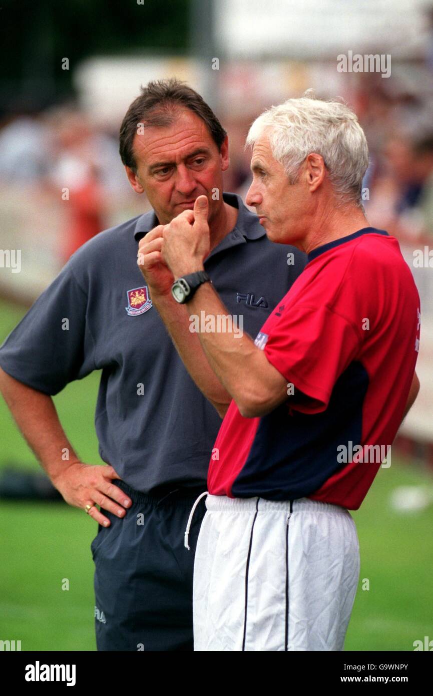 Coach roger cross hi-res stock photography and images - Alamy