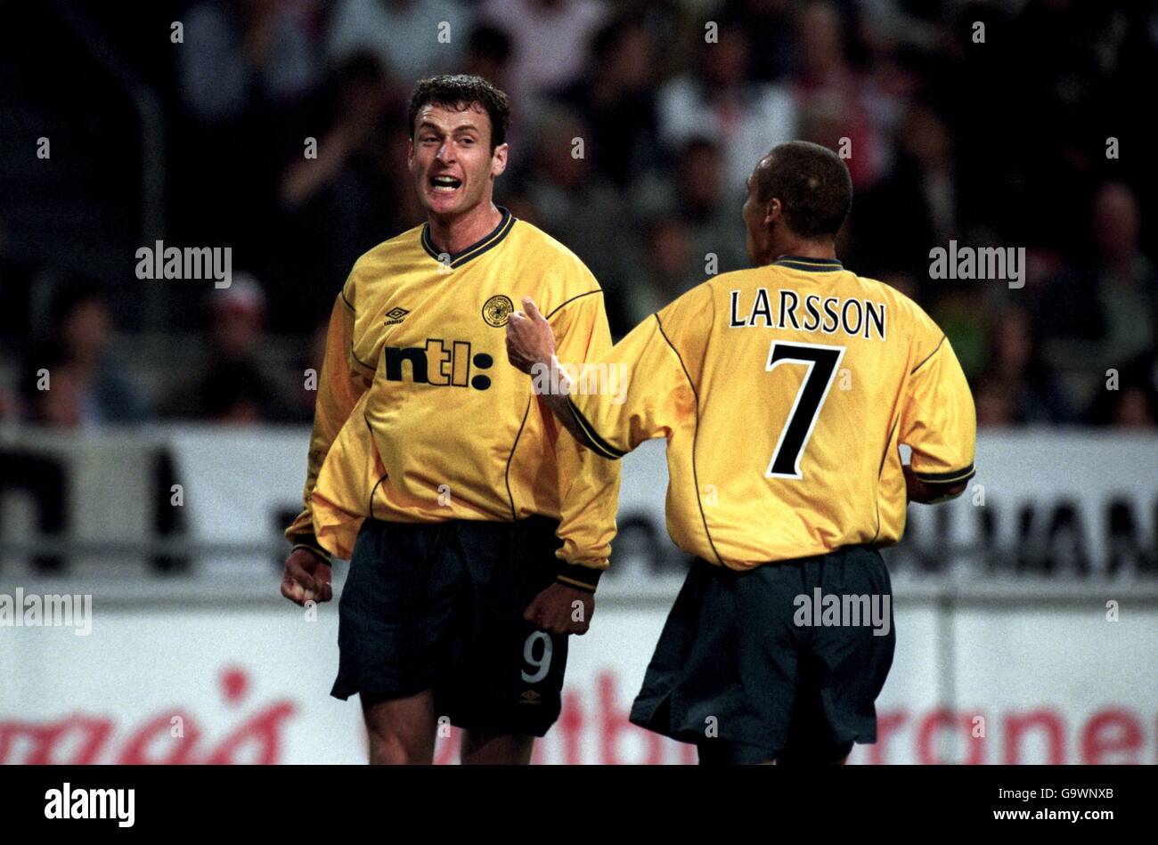 Celtic's Chris Sutton celebrates scoring the 3rd goal against Ajax with ...