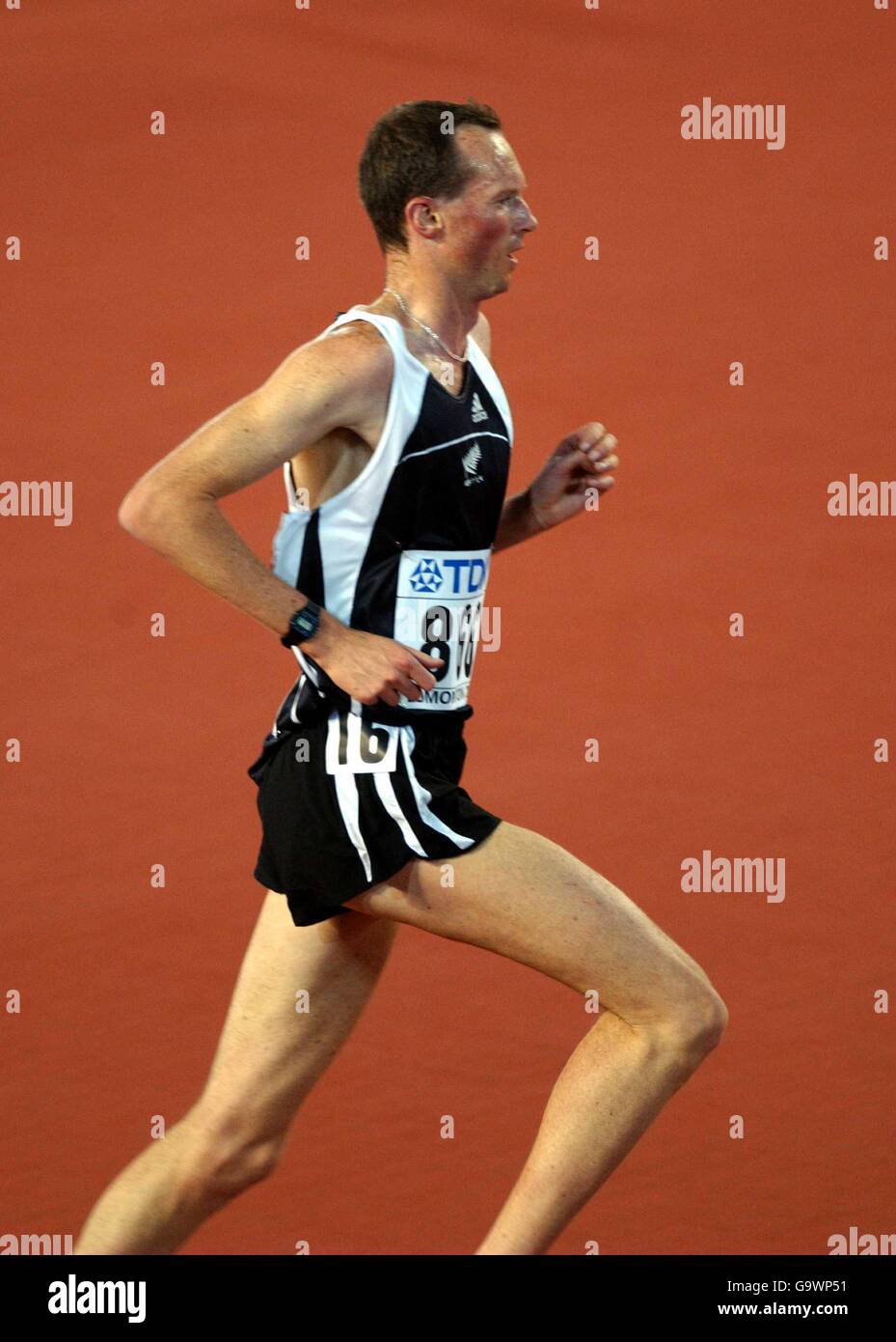 New zealands john henwood in action in the mens 10 hi-res stock ...