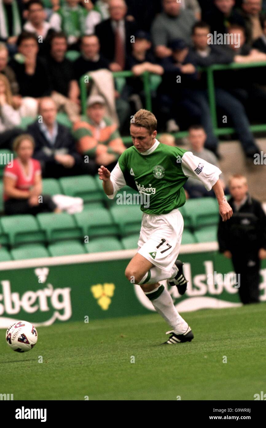 Hibernians tom mcmanus makes a break with the ball hi-res stock ...