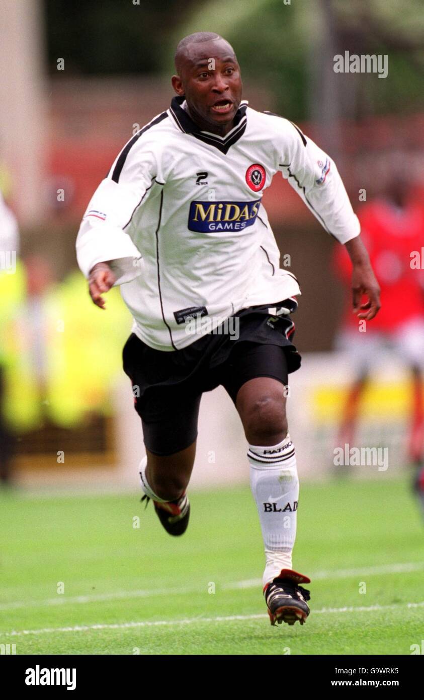 Peter ndlovu sheffield united hi-res stock photography and images - Alamy