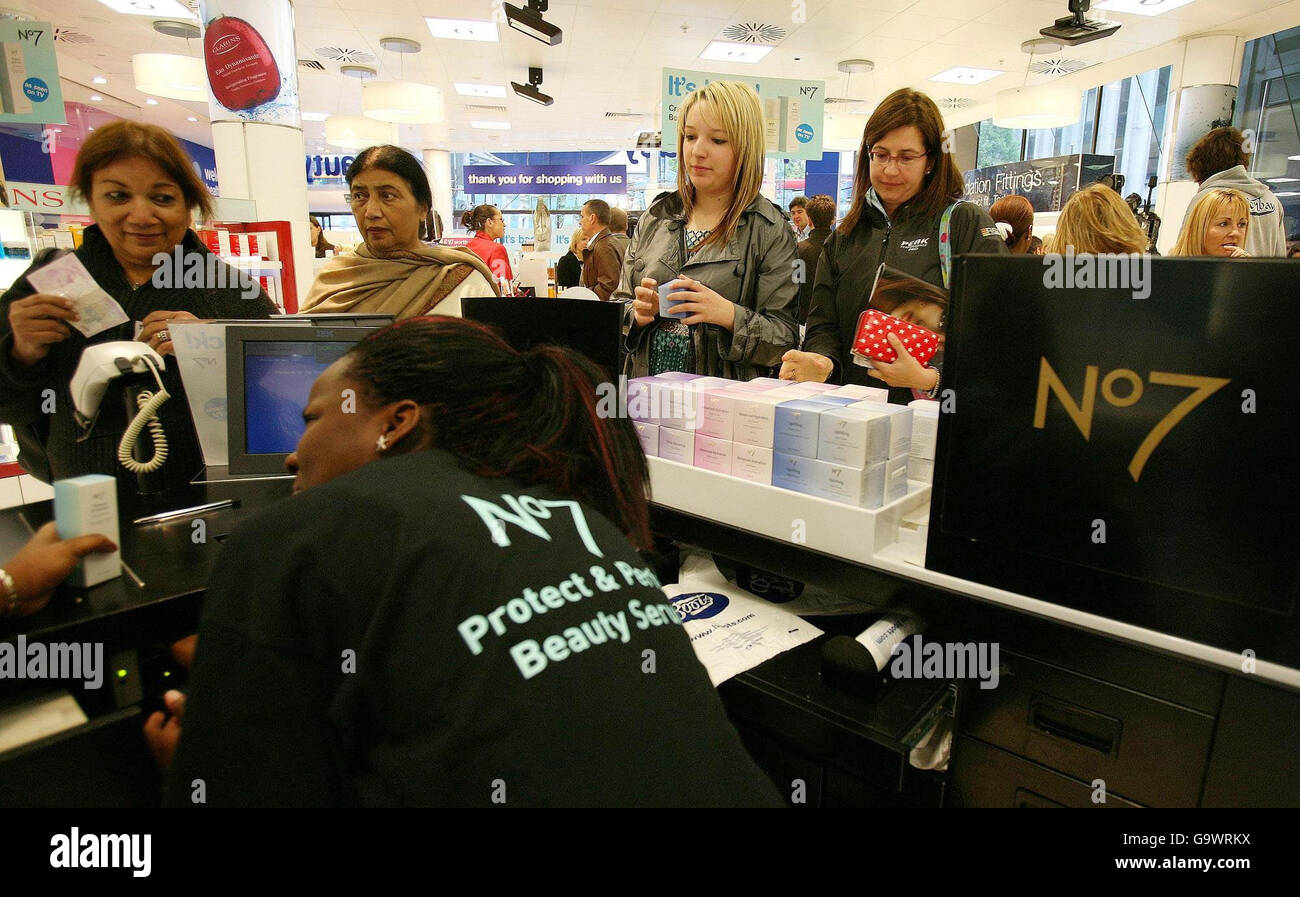 Boots flagship store hi-res stock photography and images - Alamy