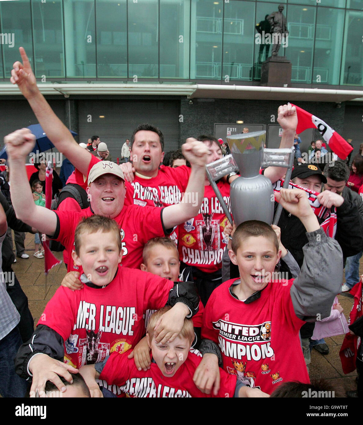 Soccer - Manchester United fans - Old Trafford Stock Photo - Alamy