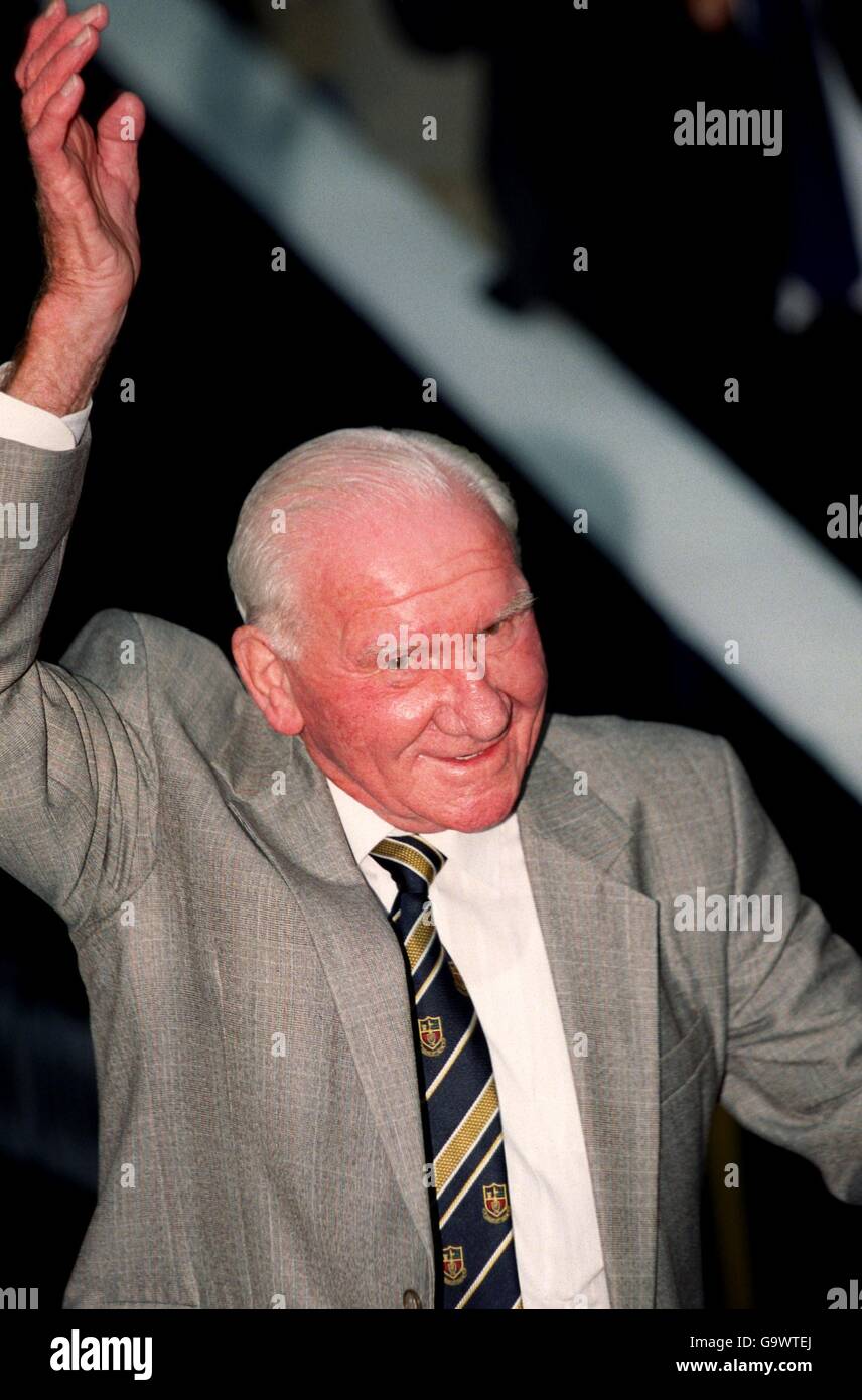 Bill nicholson tottenham hi-res stock photography and images - Alamy