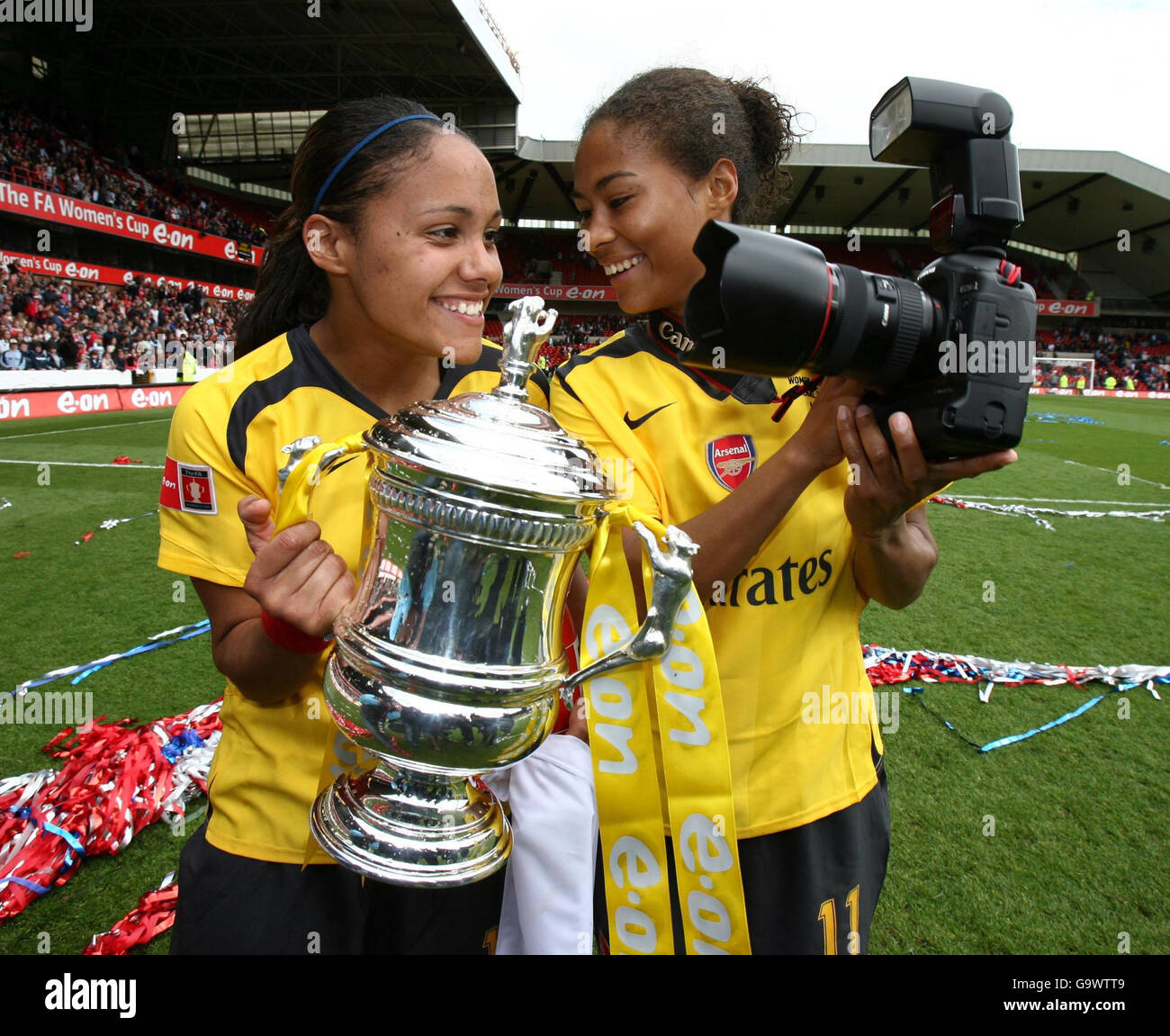 Rachel yankey arsenal celebrates hi-res stock photography and images ...