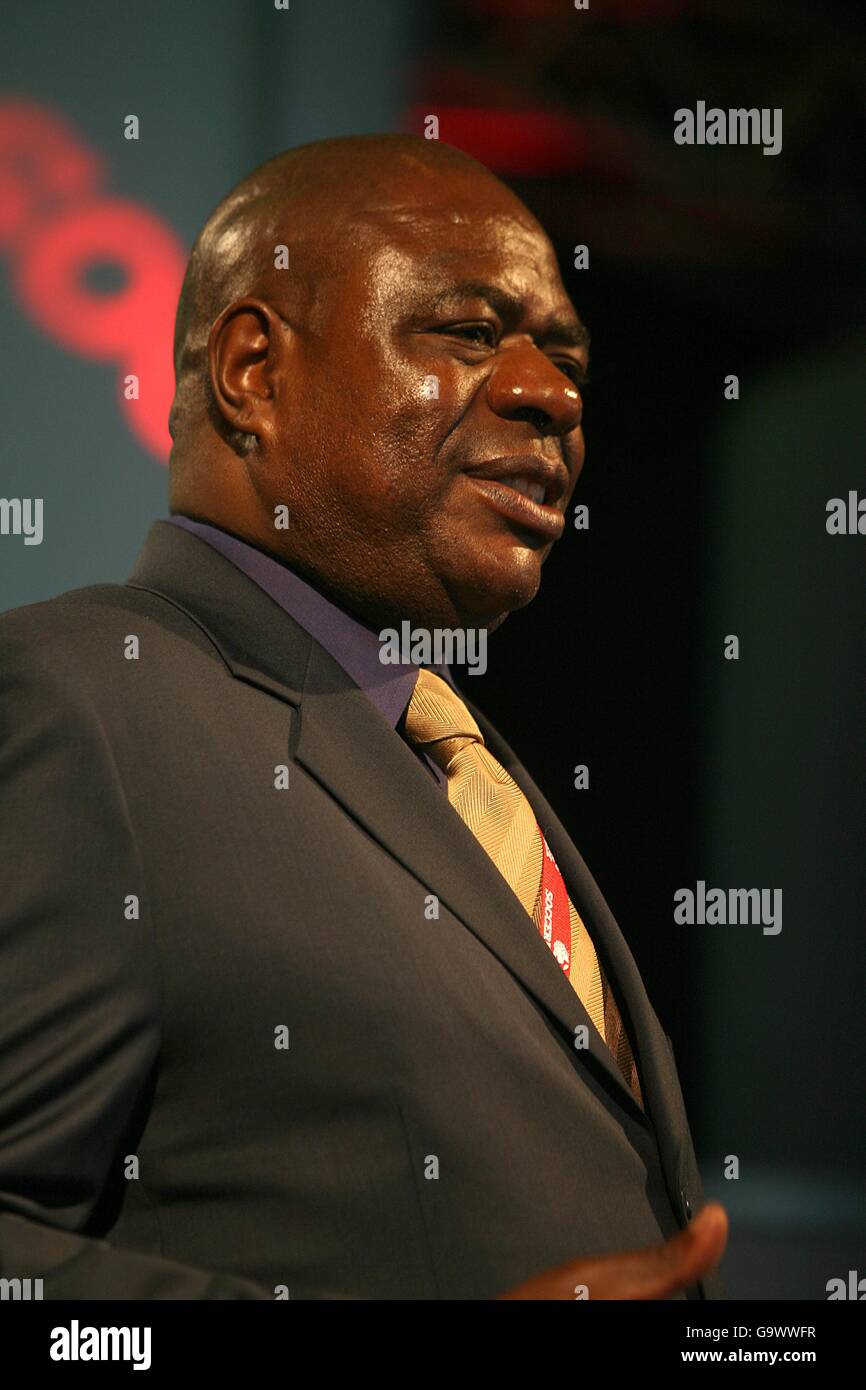 Premier of gauteng provincial government mbhazima shilowa at the ...
