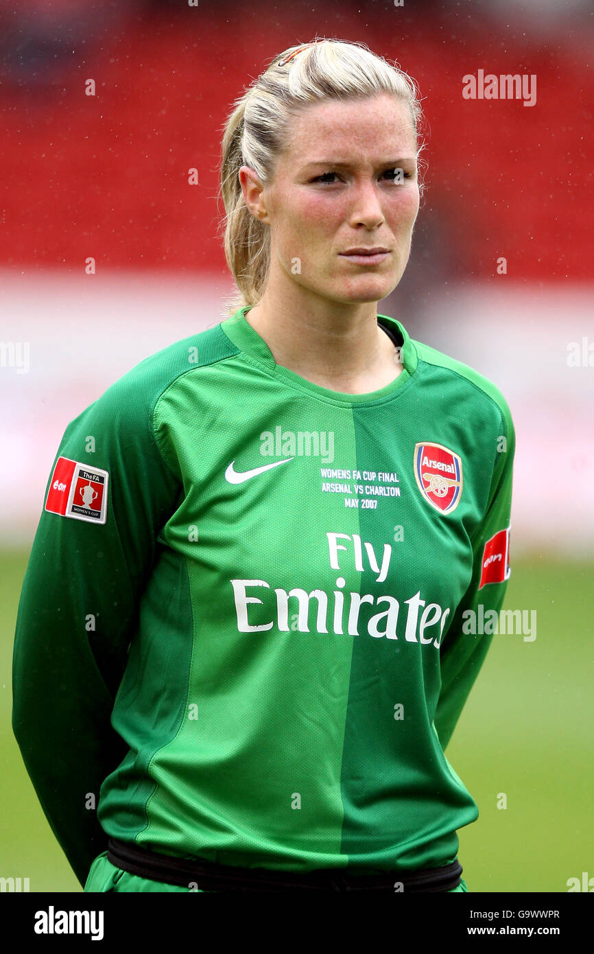 Arsenal goalkeeper emma byrne hi-res stock photography and images - Alamy