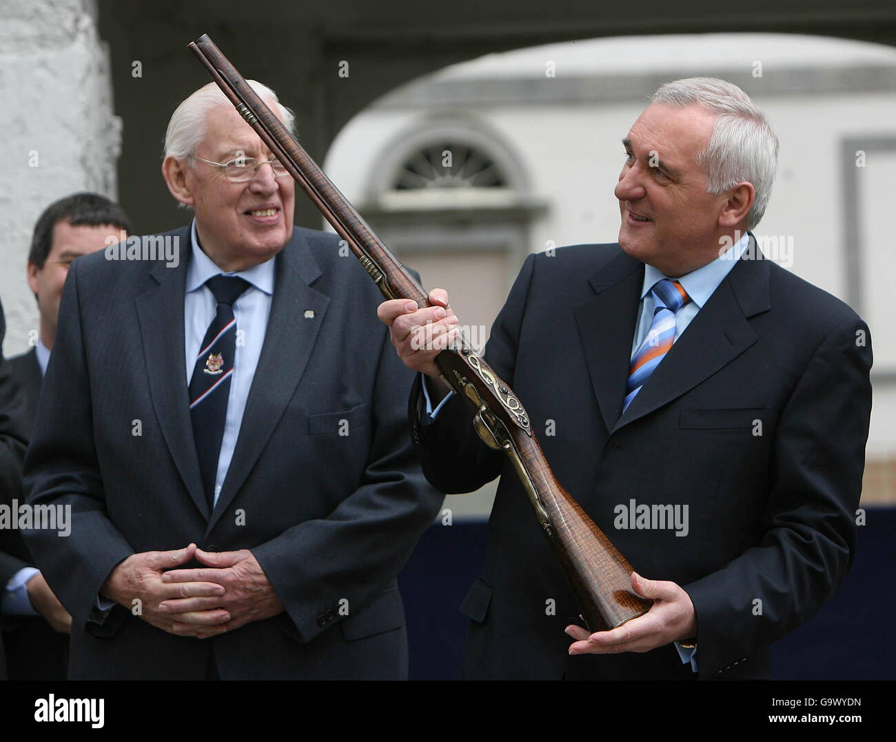 Ahern and Paisley in historic visit to battlefield Stock Photo - Alamy