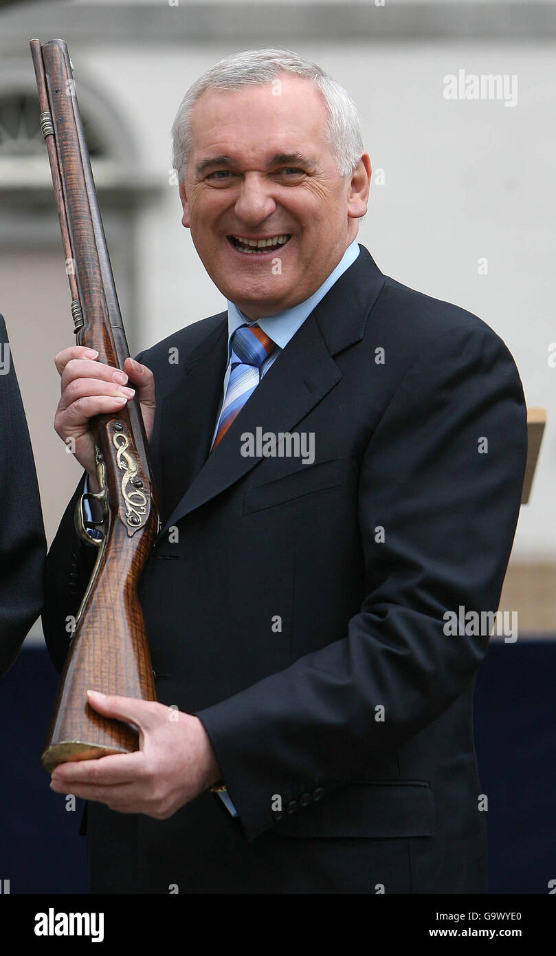 Ahern and Paisley in historic visit to battlefield Stock Photo - Alamy