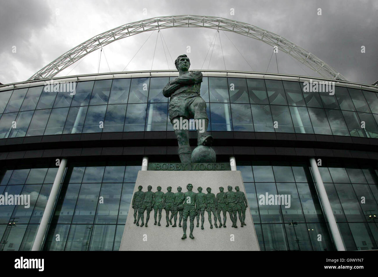 Bobby ball statue sculpture hi-res stock photography and images - Alamy