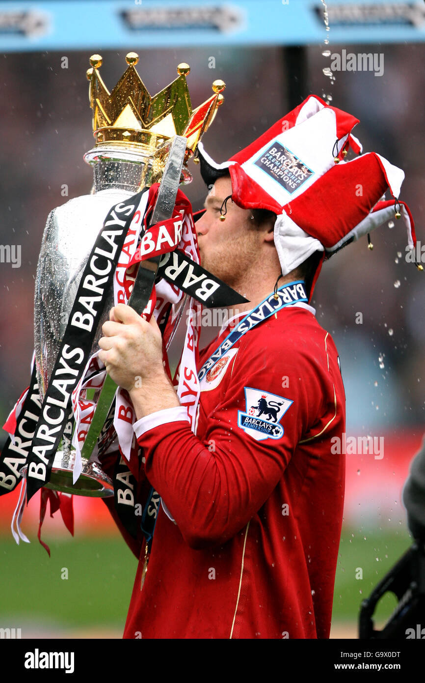 English premier league trophy hi-res stock photography and images - Alamy