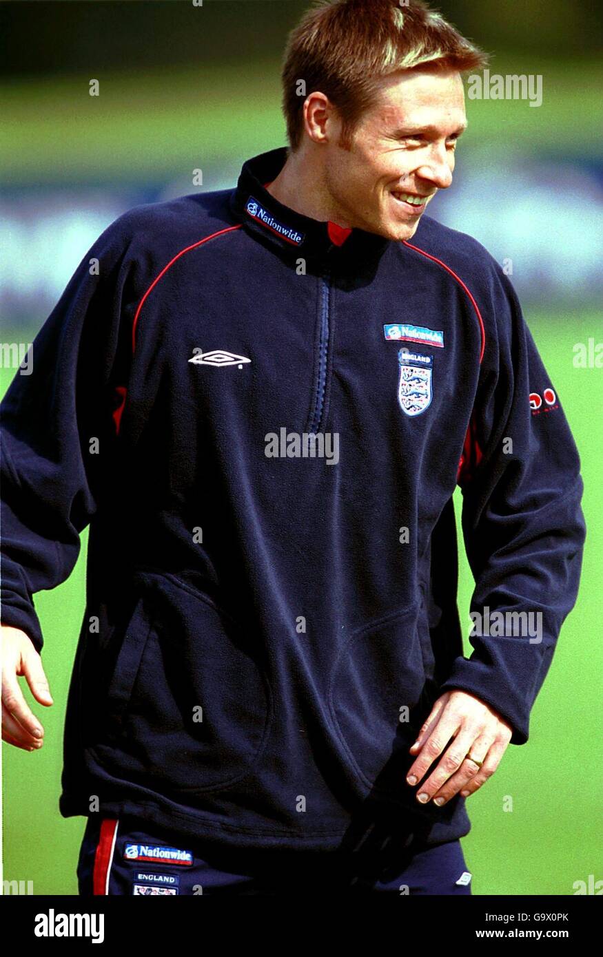Liverpool's Nick Barmby enjoys a laugh at England training Stock Photo ...