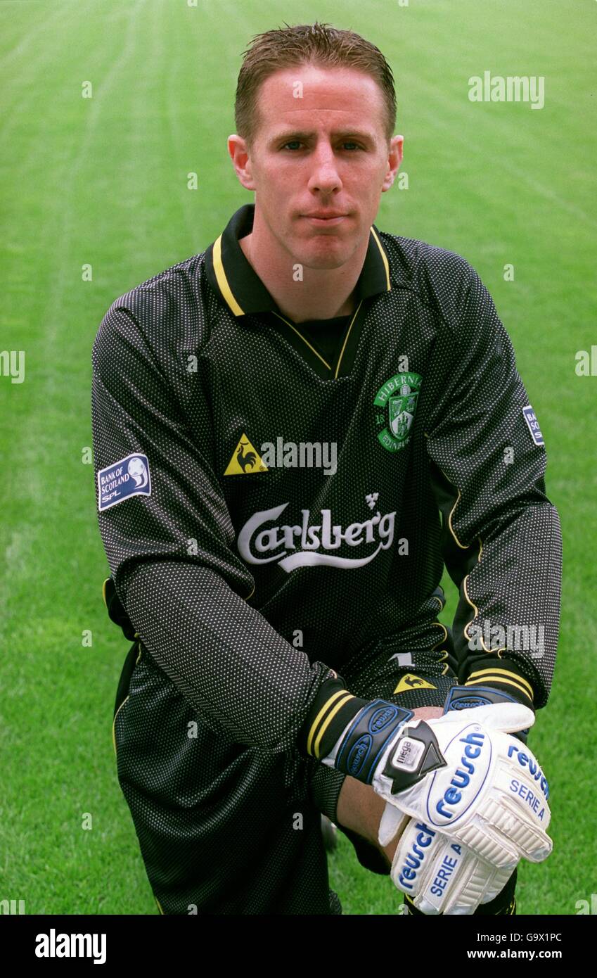 Hibernian goalkeeper nick colgan hi-res stock photography and images ...