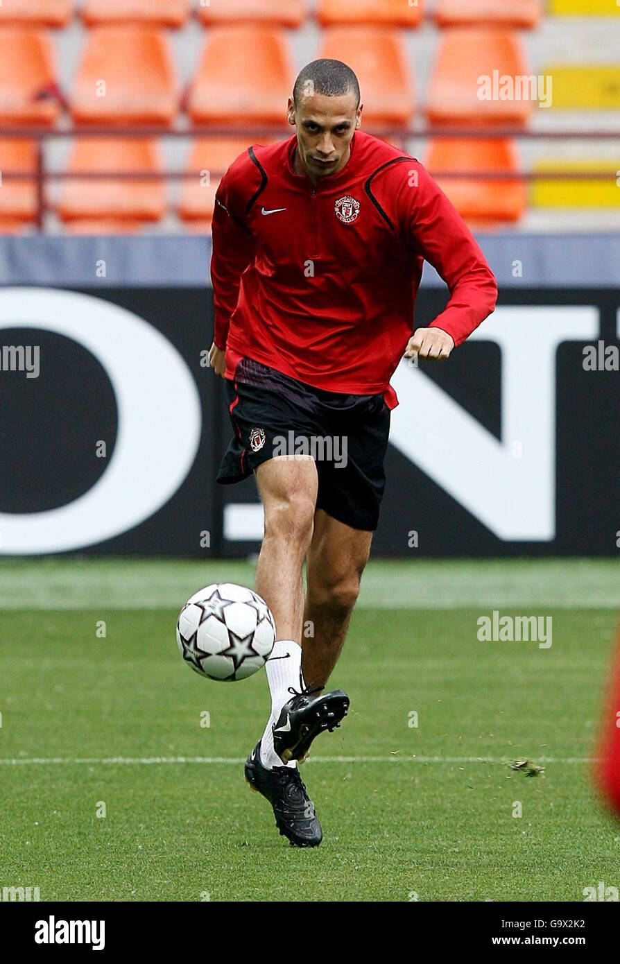 Rio ferdinand training hi-res stock photography and images - Alamy