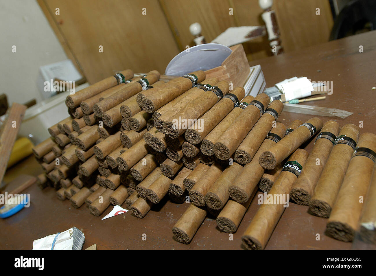 Cigars old hi-res stock photography and images - Alamy