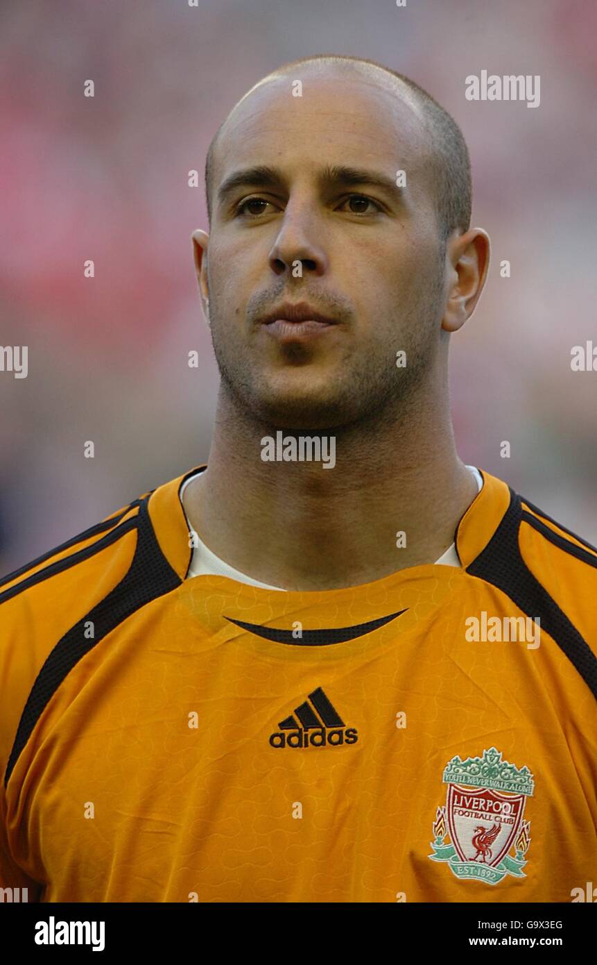 Pepe reina liverpool champions league hi-res stock photography and ...