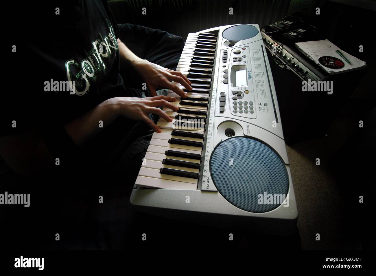 Yamaha synthesiser hi-res stock photography and images - Alamy