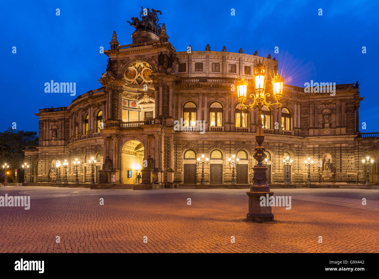 Theater square with semper opera house hi-res stock photography and ...