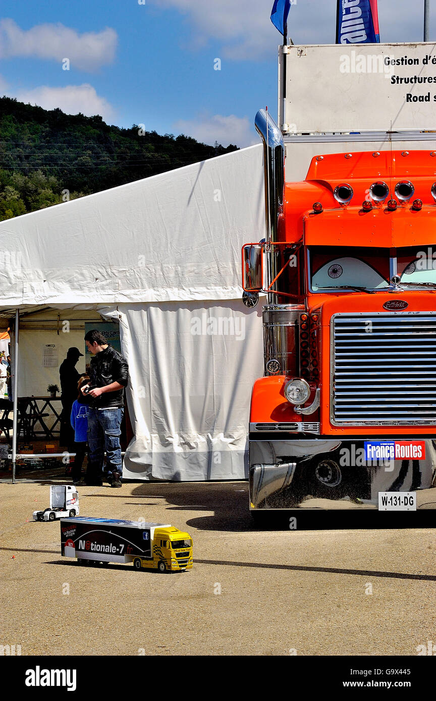 Radio controlled model trucks hi-res stock photography and images - Alamy