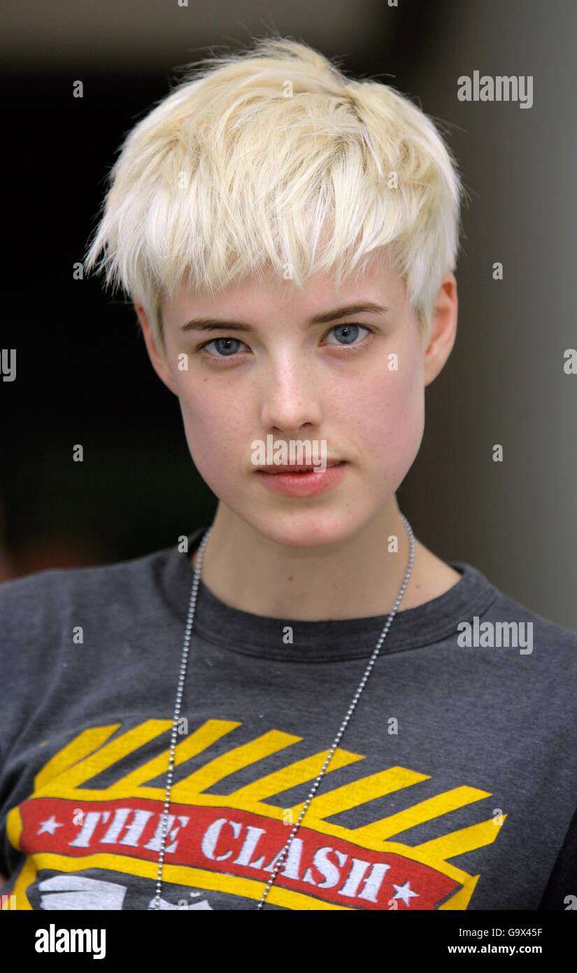 Thin Celebrities 60 Photos - Moonagedaydream.film