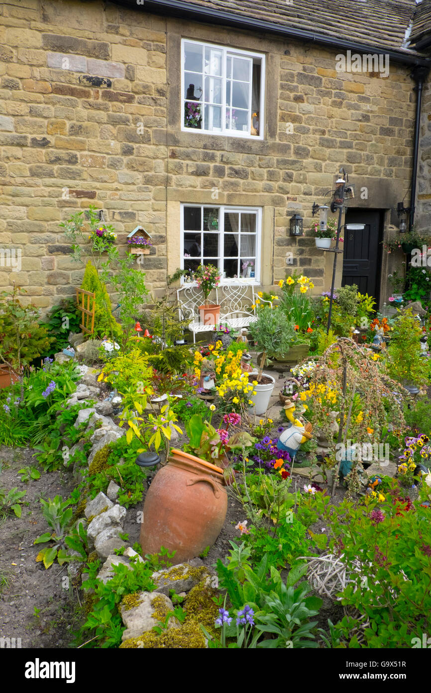 Eyam Plague Cottage Garden in Derbyshire Stock Photo - Alamy Eyam Plague Cottage Garden in Derbyshire Stock Photo - Alamy