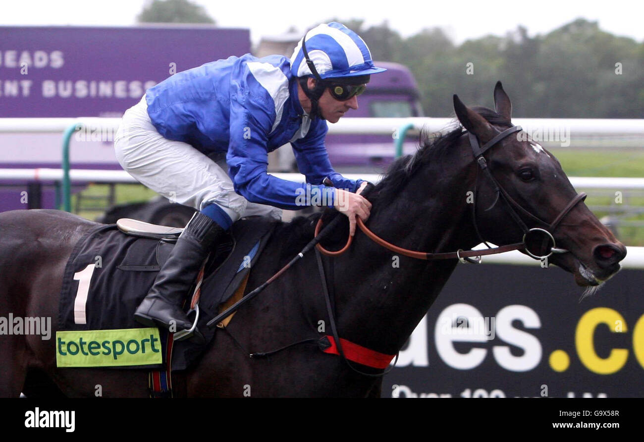 Horse Racing - Chester Racecourse Stock Photo - Alamy